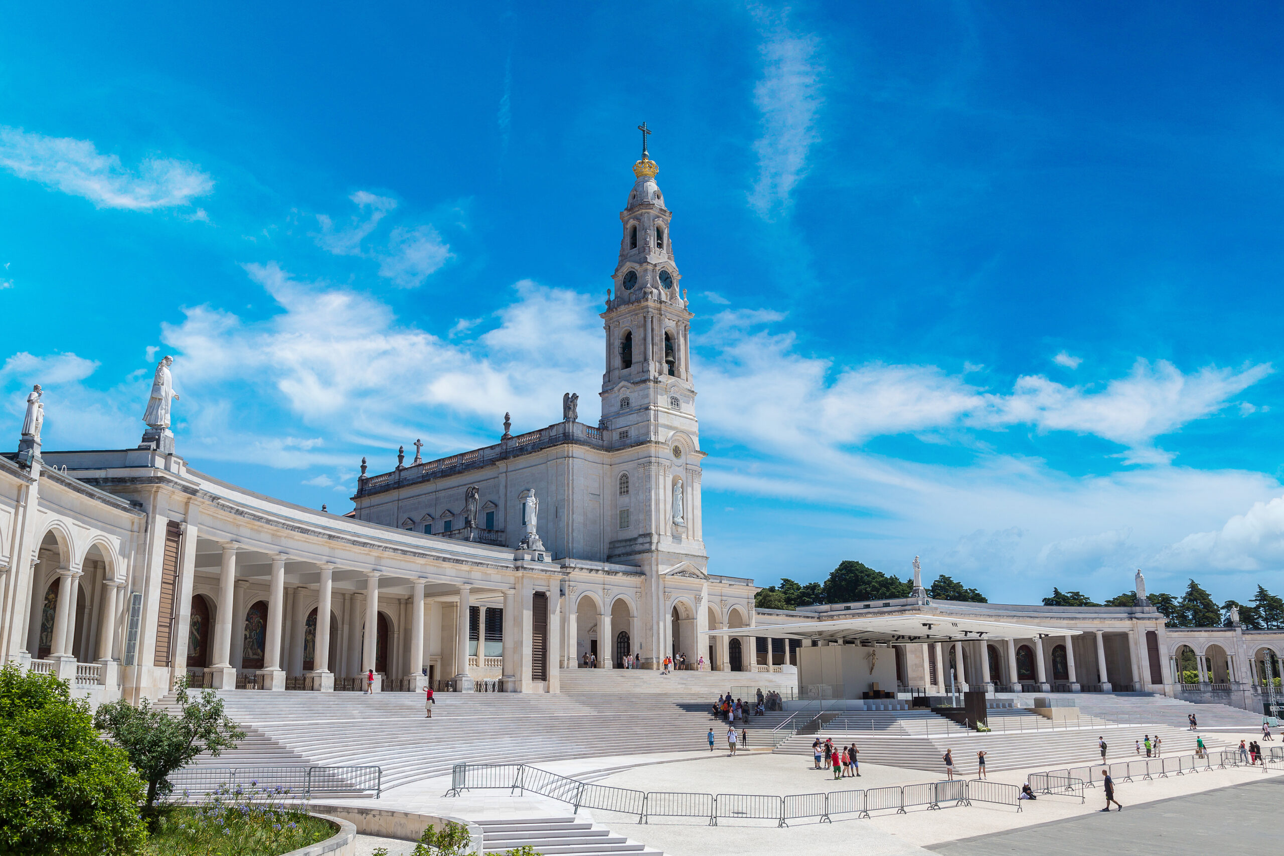 The,Sanctuary,Of,Fatima,In,A,Beautiful,Summer,Day,,Portugal | Routes ...
